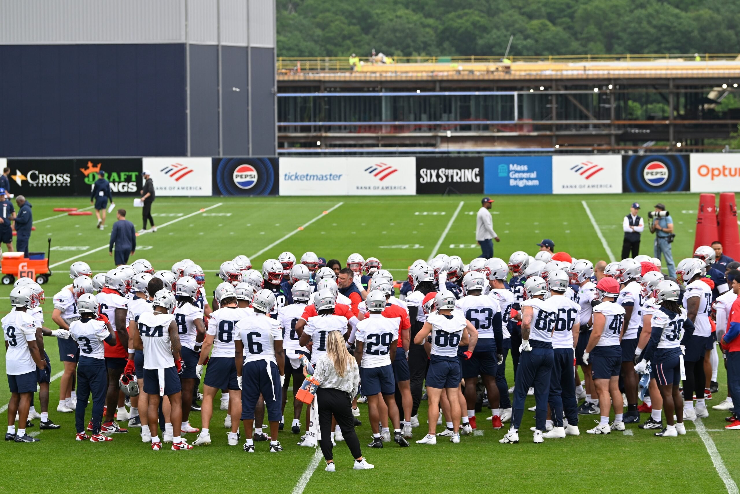 Thursday Patriots Notebook 8/21: Roster Battles and TE Watch Ahead of ...